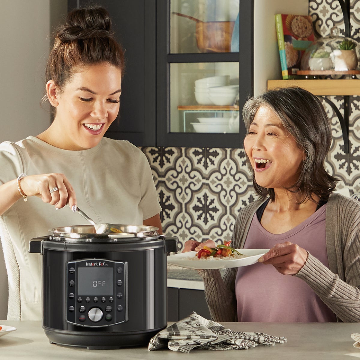 Instant Pot Pro 6 Qt. Multi-Use Pressure Cooker – Hemlock Hardware